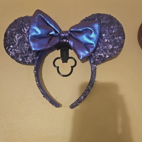 Disney | Accessories | Disney Iridescent Purple Sequin Minnie Mouse ...